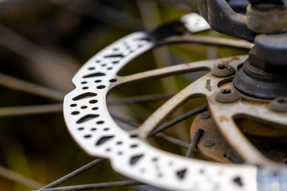 Brake Cleaner Substitute: DIY & Store-Bought Solutions